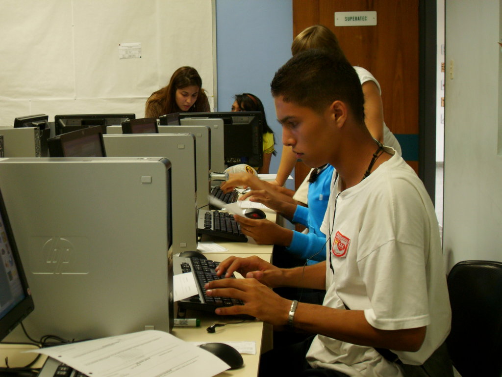 Transforming 4000 lives thru technology Venezuela - GlobalGiving