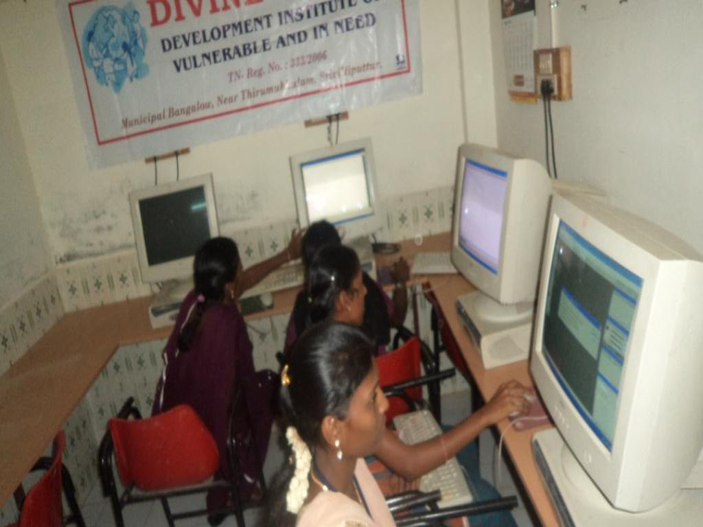 ENHANCE 400 INDIAN GIRLS WITH COMPUTER SKILLS - GlobalGiving