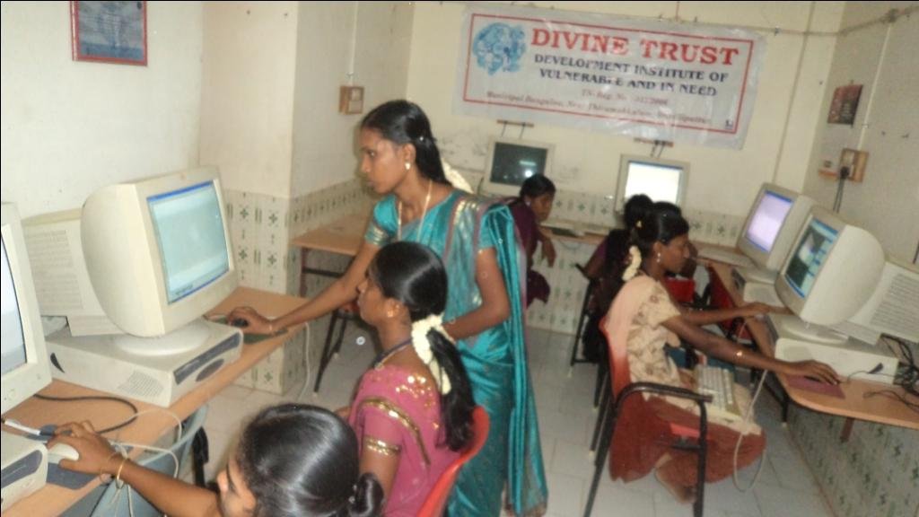 ENHANCE 400 INDIAN GIRLS WITH COMPUTER SKILLS - GlobalGiving
