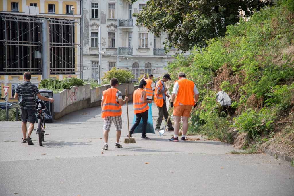 Reports on Depaul Slovakia: Breakfast for the Homeless - GlobalGiving