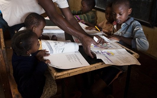 provide a desk for an under-resourced school - GlobalGiving