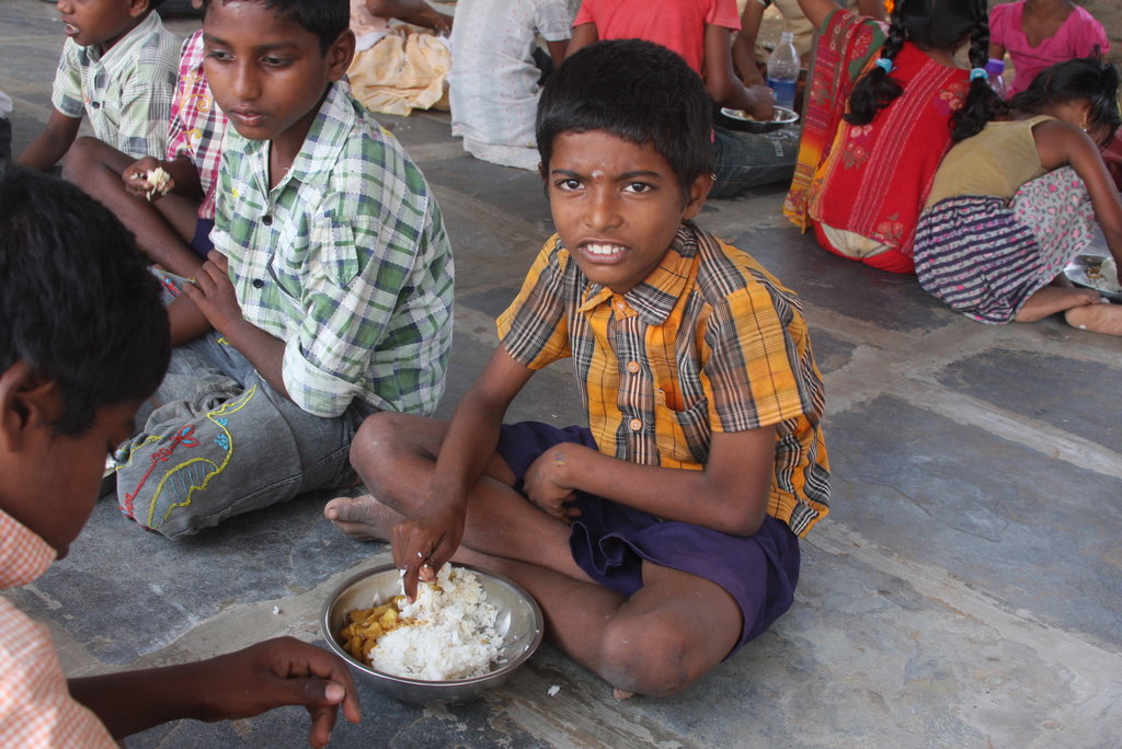 Feed 200 starving school children in India - GlobalGiving
