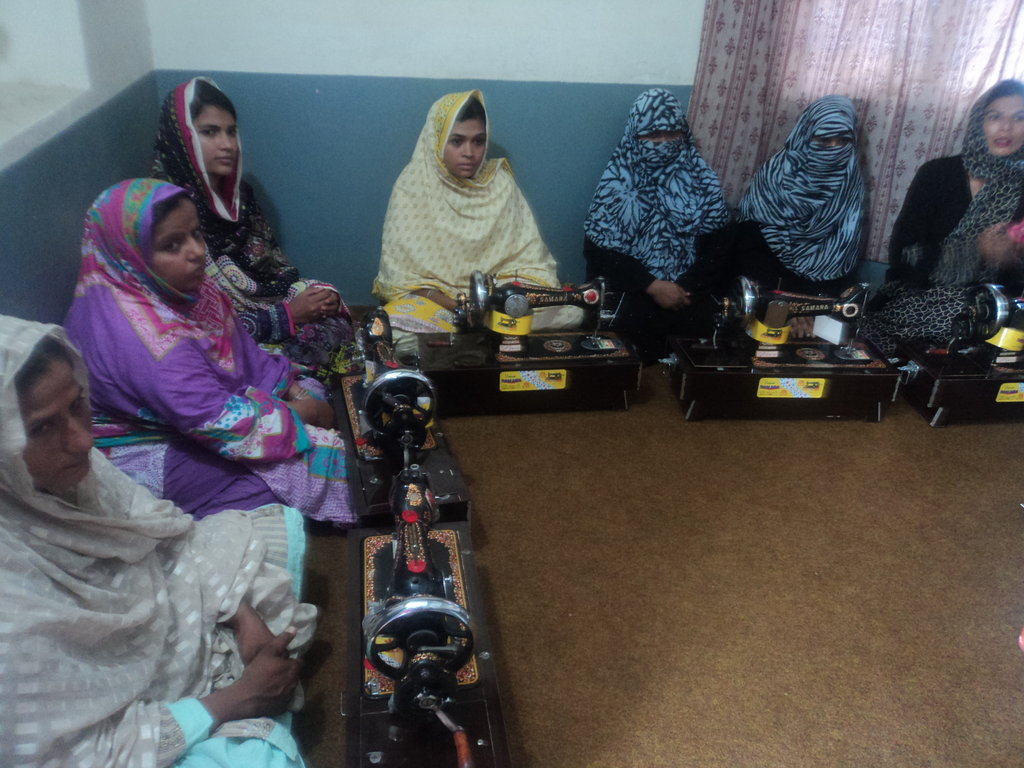 Active Help 100 Poor Women in Okara Pakistan - GlobalGiving