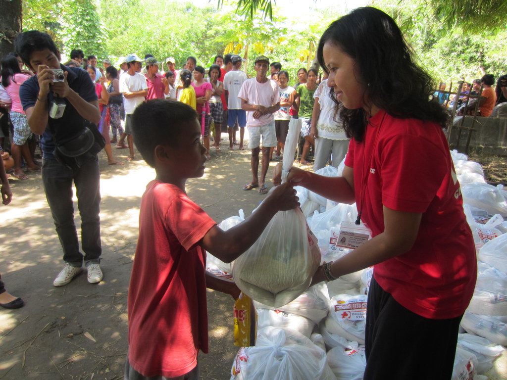 Reports on Provide Emergency Relief Packs for Haiyan victims - GlobalGiving