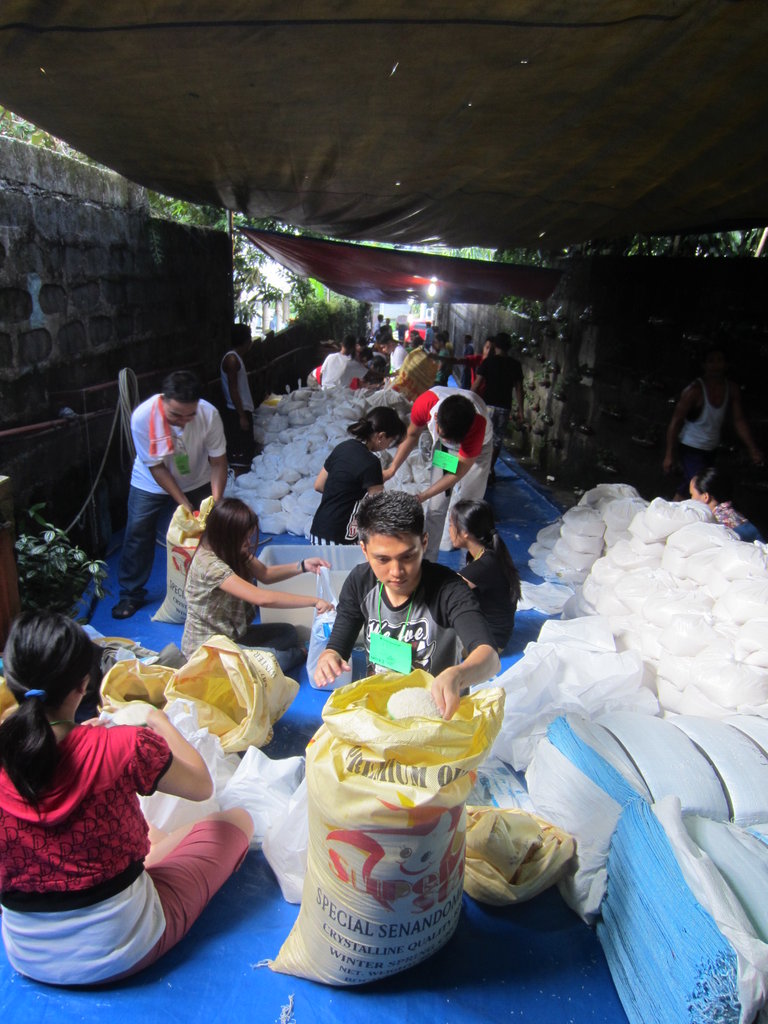 Reports on Provide Emergency Relief Packs for Haiyan victims - GlobalGiving