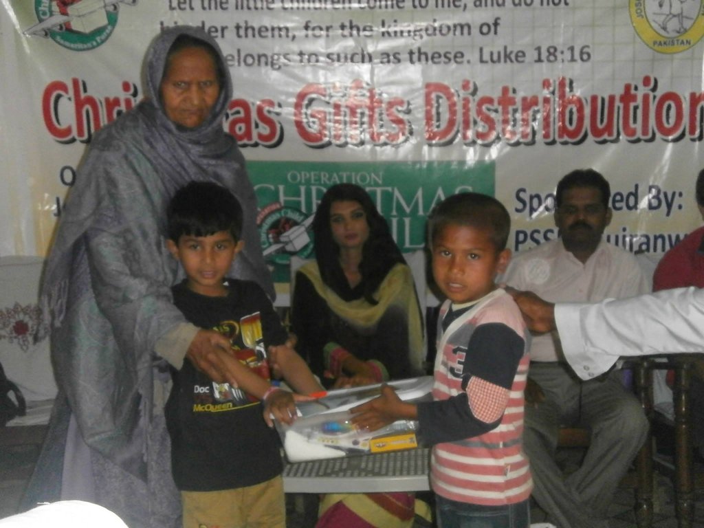 Christmas gifts for 100 poor children in Pakistan - GlobalGiving