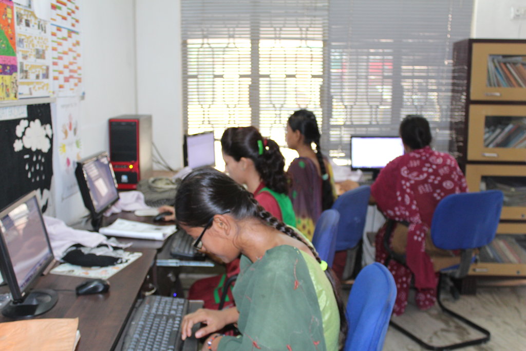 Digital Literacy for 100 drop-out school girls - GlobalGiving
