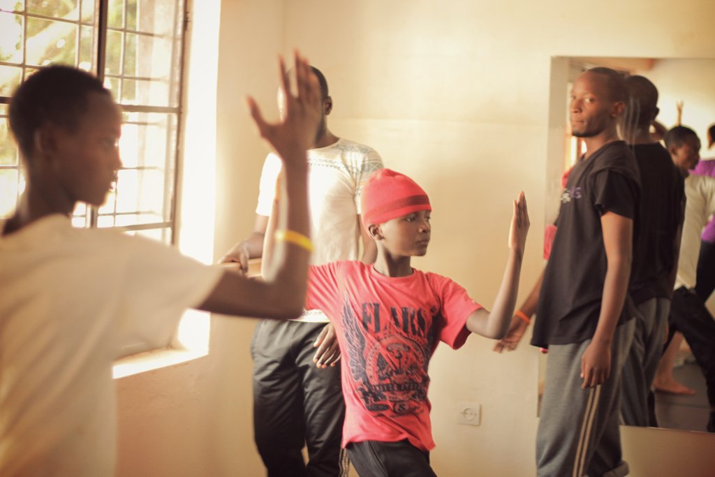 Empower Refugee Youth Through Dance - GlobalGiving