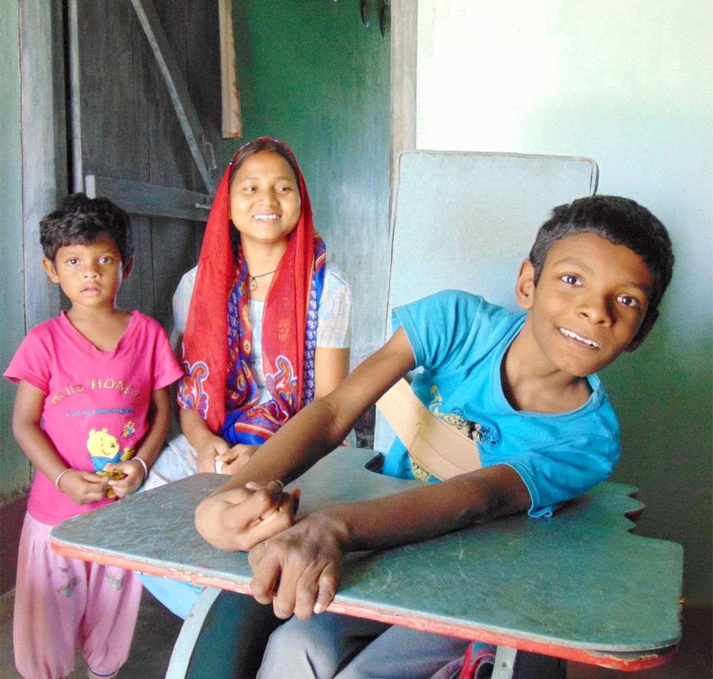 Support 100 children to sit and stand - GlobalGiving