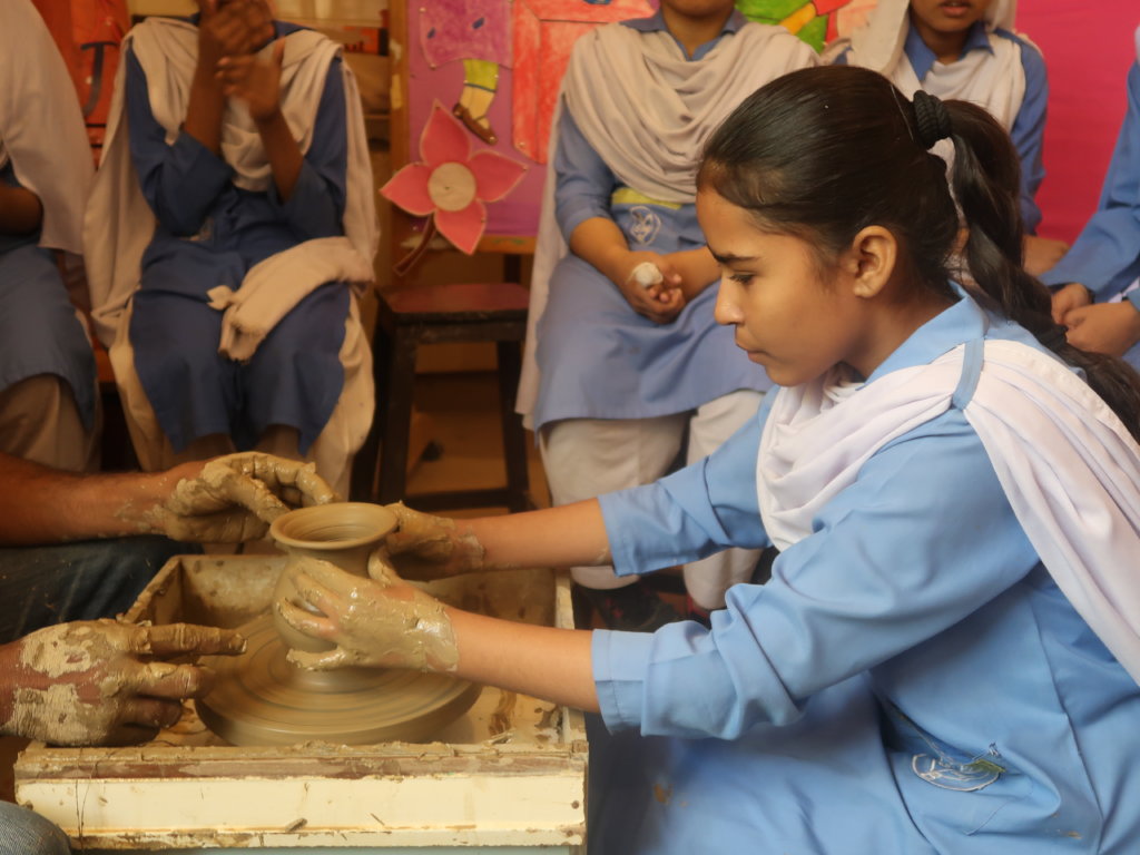 Art for 3200 schoolgirls in Pakistan - GlobalGiving