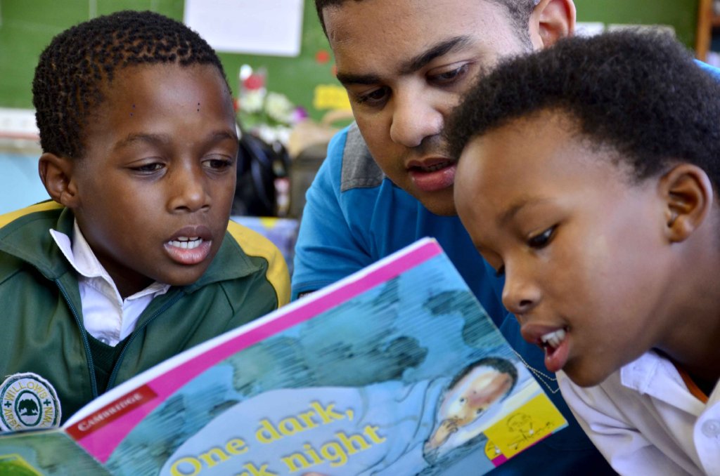 South African youth teach children to read - GlobalGiving
