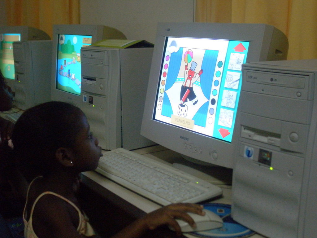 Community Development Through IT Training In Rio - GlobalGiving