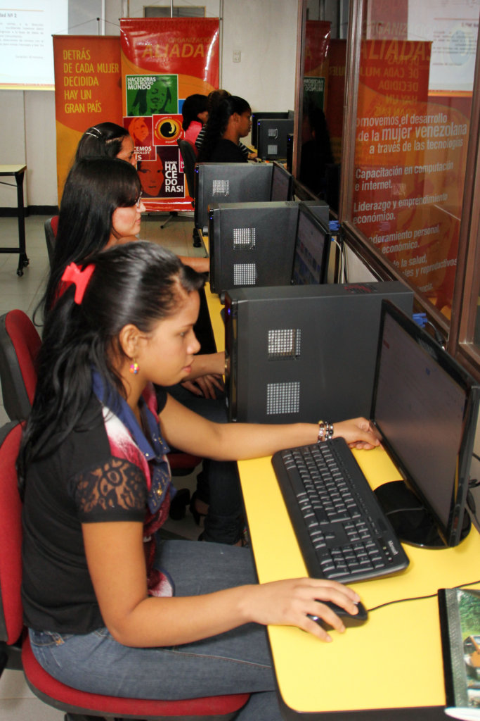 Help 900 women to beat poverty through technology - GlobalGiving