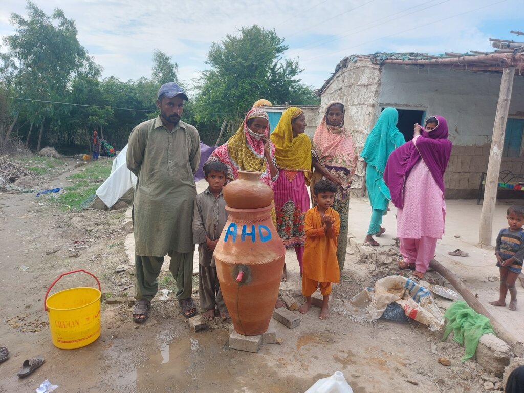 Reports on Safe Drinking Water for Flood Victims Pakistan - GlobalGiving