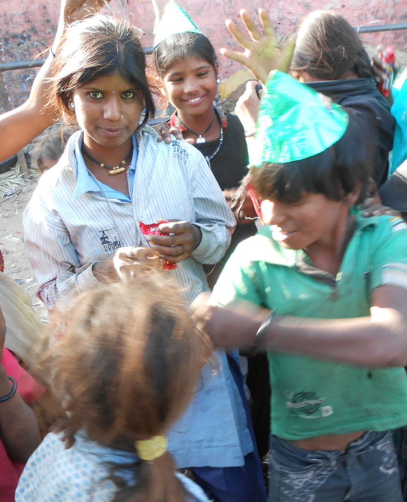 Give Food & Toys to 100 Street Children - GlobalGiving