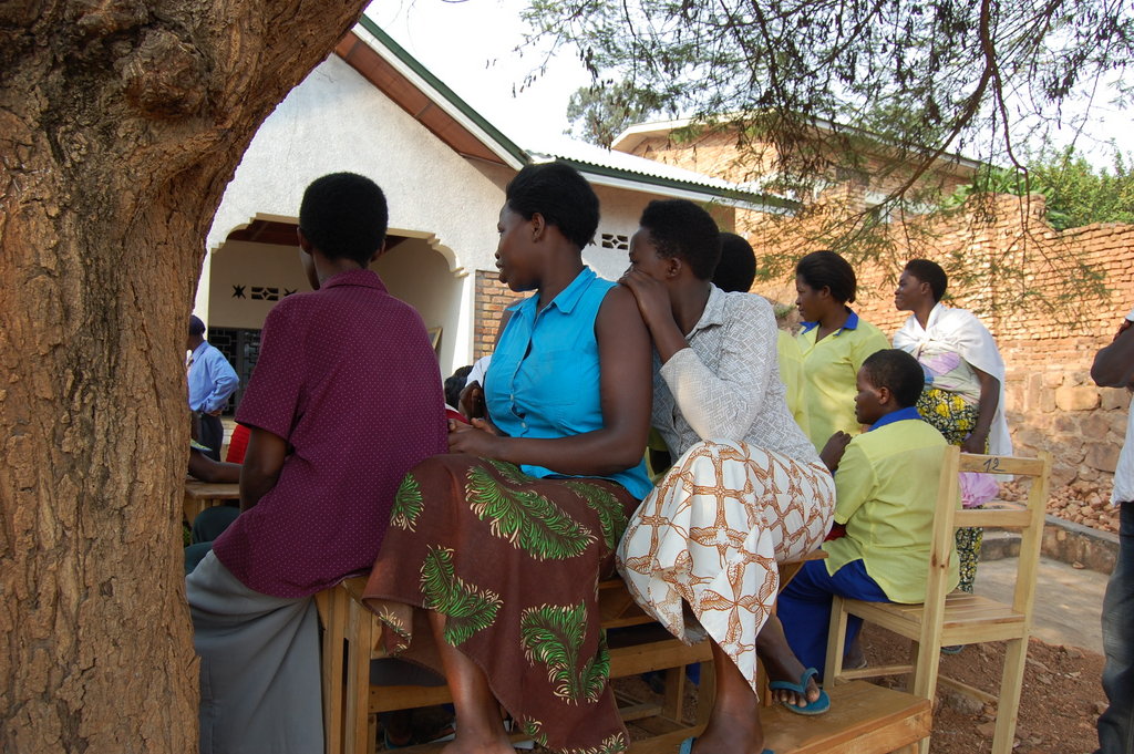 550 Women & Youth to Defend Property Rights - GlobalGiving