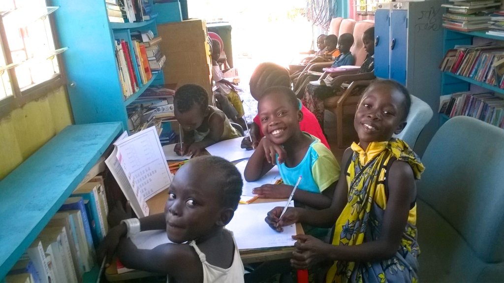 Bringing books to over 10,000 children in Kenya - GlobalGiving