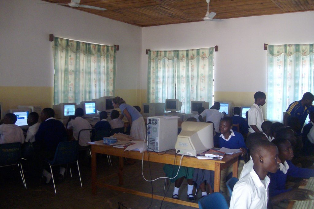 Computer Literacy Program in Iringa Tanzania - GlobalGiving