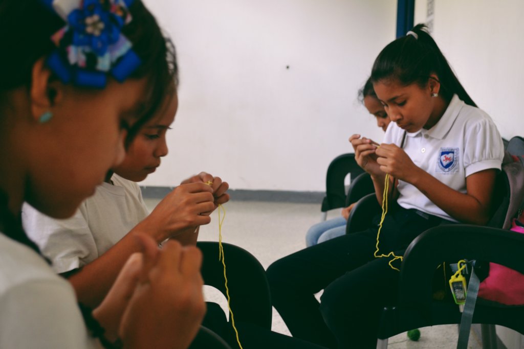 Arts and hope for 180 vulnerable venezuelan kids - GlobalGiving