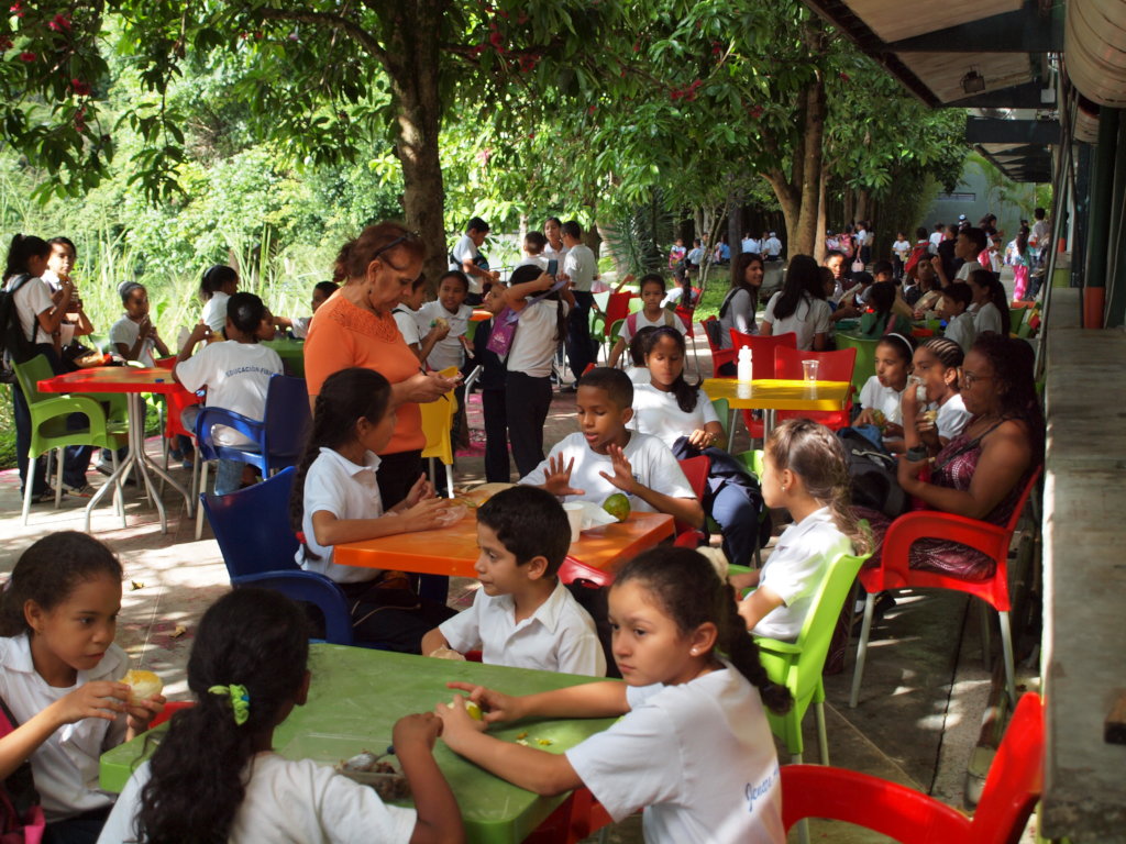 Arts and hope for 180 vulnerable venezuelan kids - GlobalGiving