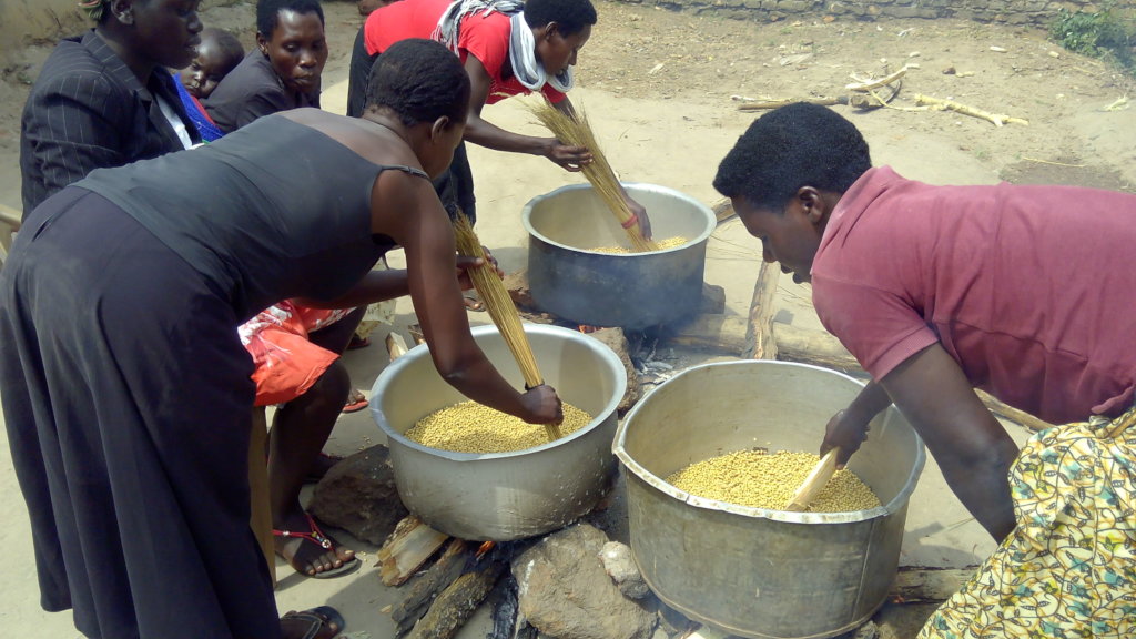Economically empower women in rural Uganda - GlobalGiving