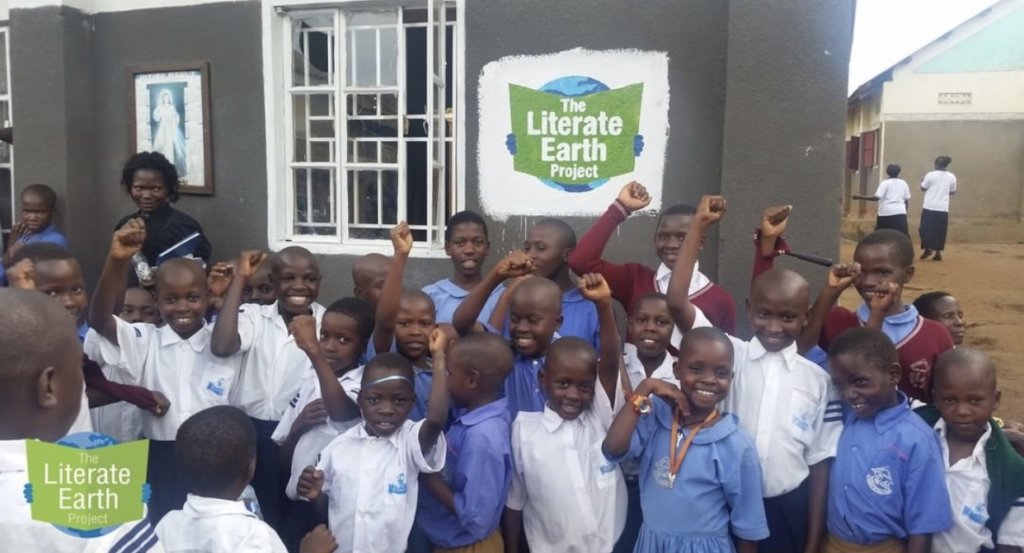 Build a library in Uganda to benefit 700+children - GlobalGiving