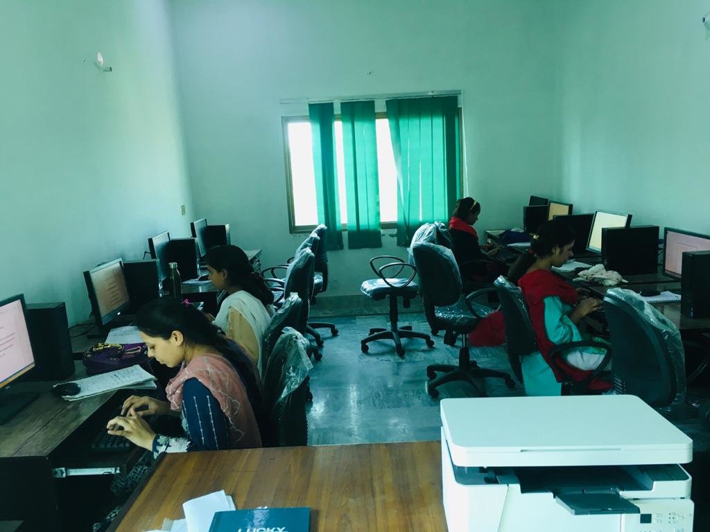 Computer literacy for 400 poor Pakistani girls - GlobalGiving