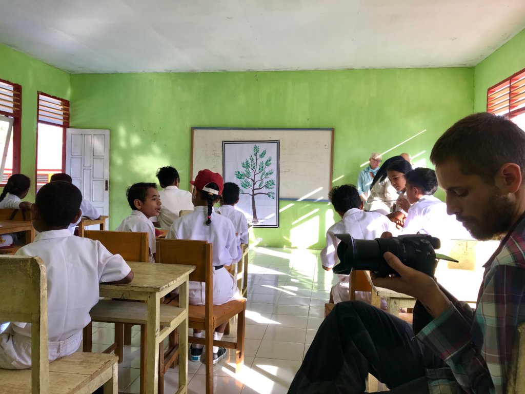 Reduce parrot poaching in 10 Indonesian villages - GlobalGiving