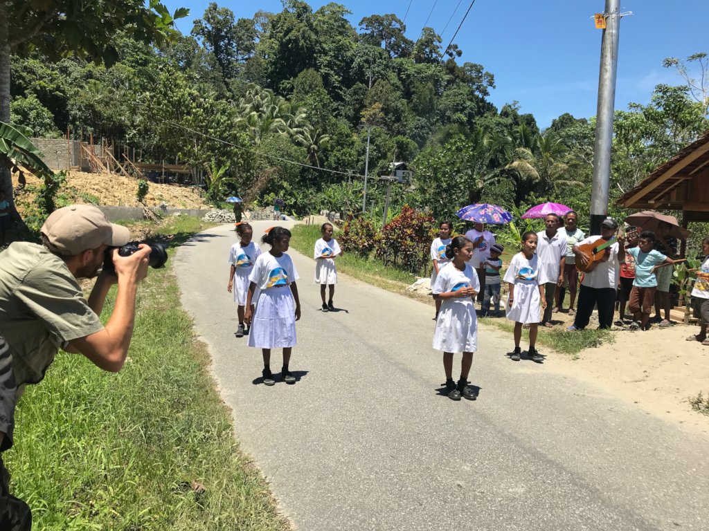 Reduce parrot poaching in 10 Indonesian villages - GlobalGiving