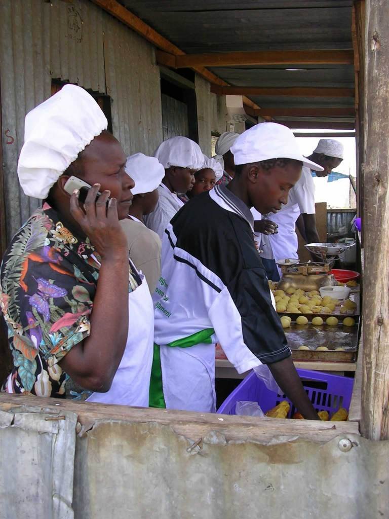 Livelihood support for youth and women in slums - GlobalGiving