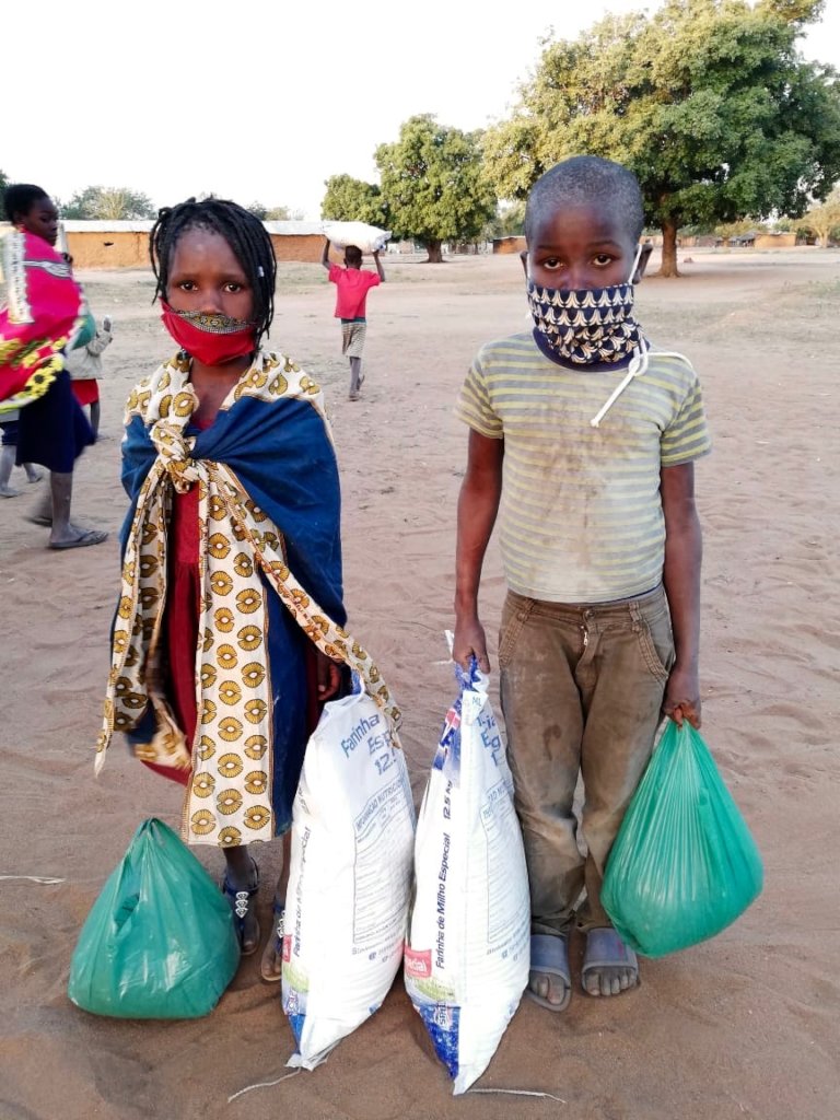 Providing food baskets to students in Mozambique - GlobalGiving