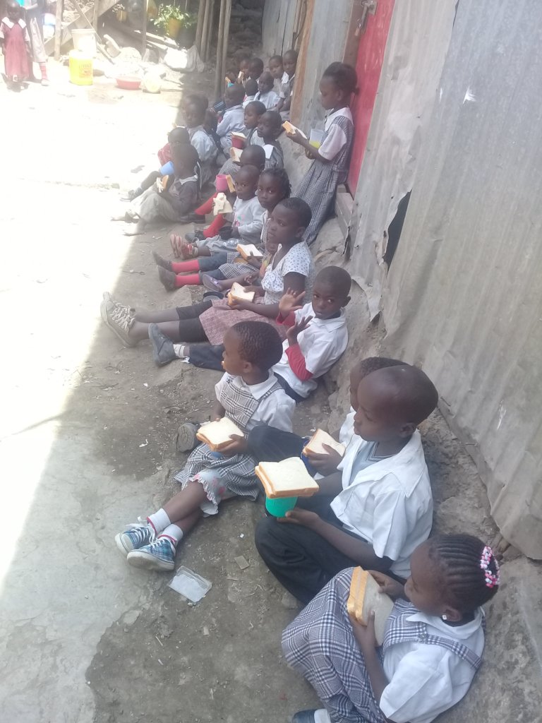 FEED 500 SLUM CHILDREN OF MATHARE IN KENYA - GlobalGiving