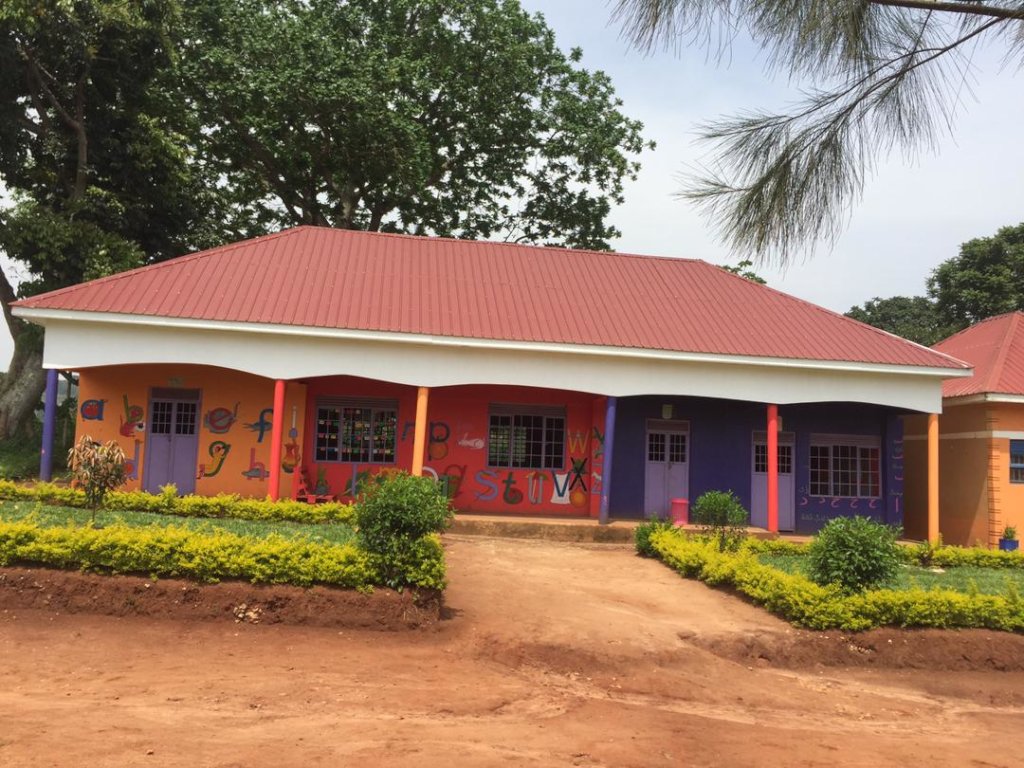 Computer laboratory for 430 children in Uganda - GlobalGiving