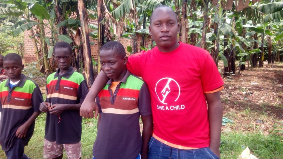 Computer laboratory for 430 children in Uganda - GlobalGiving