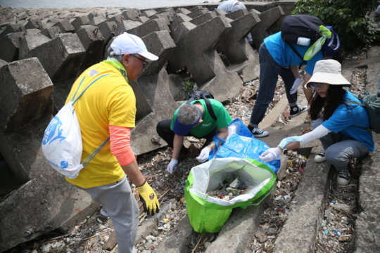 Coastal Cleanup in China - GlobalGiving