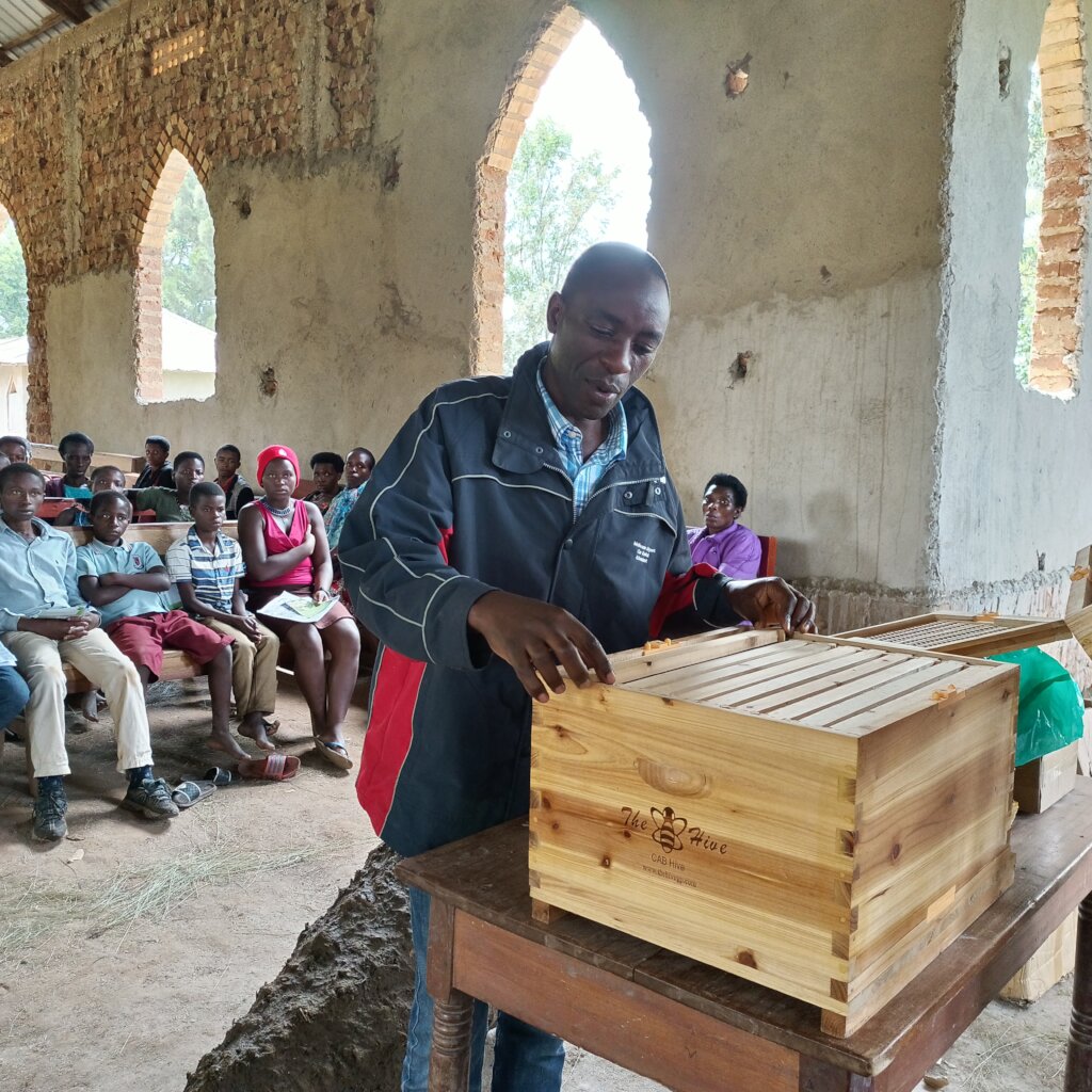 Beekeeping for 2500 youth in Uganda - GlobalGiving