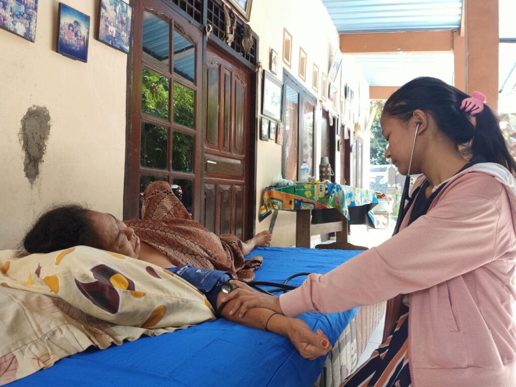 Provide Lombok Clinic Ambulance for 2000+ Patients - GlobalGiving