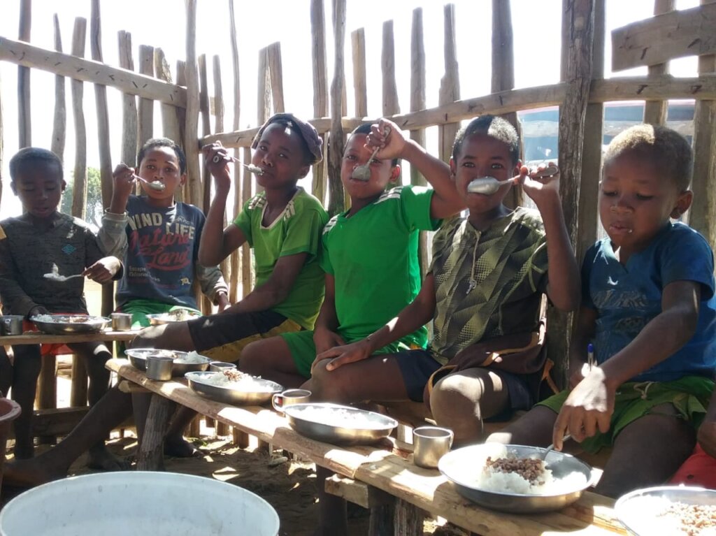 Feeding 1000 children in the South of Madagascar - GlobalGiving