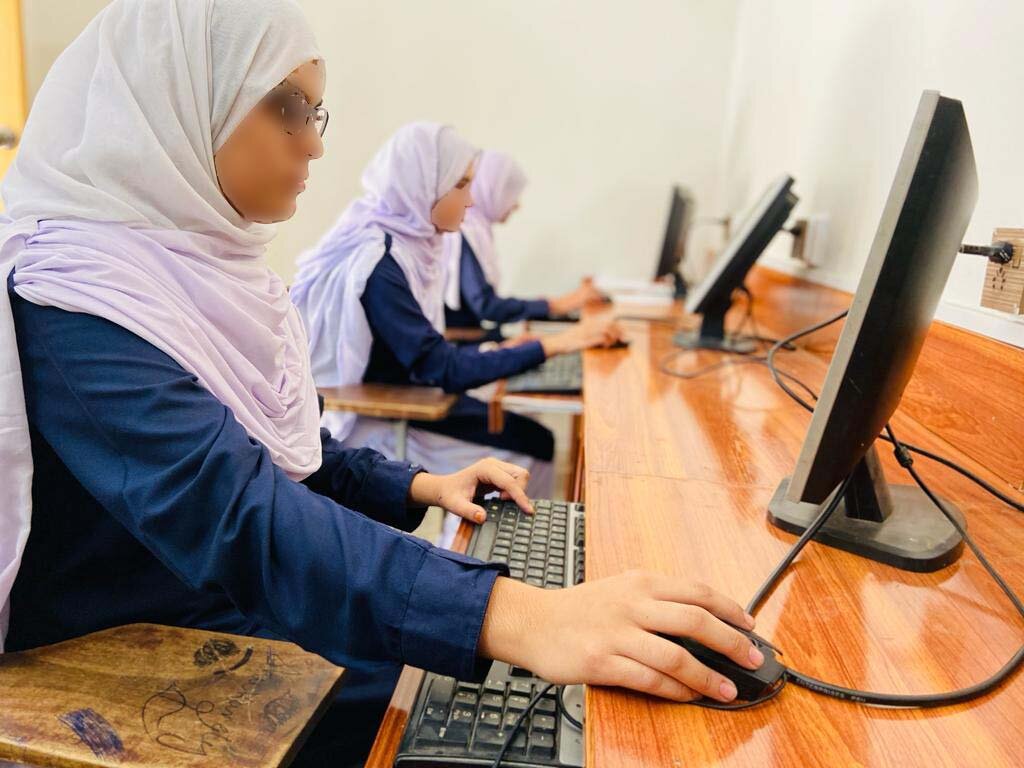 Break Barriers: Yasmin Bibi Girls College - GlobalGiving