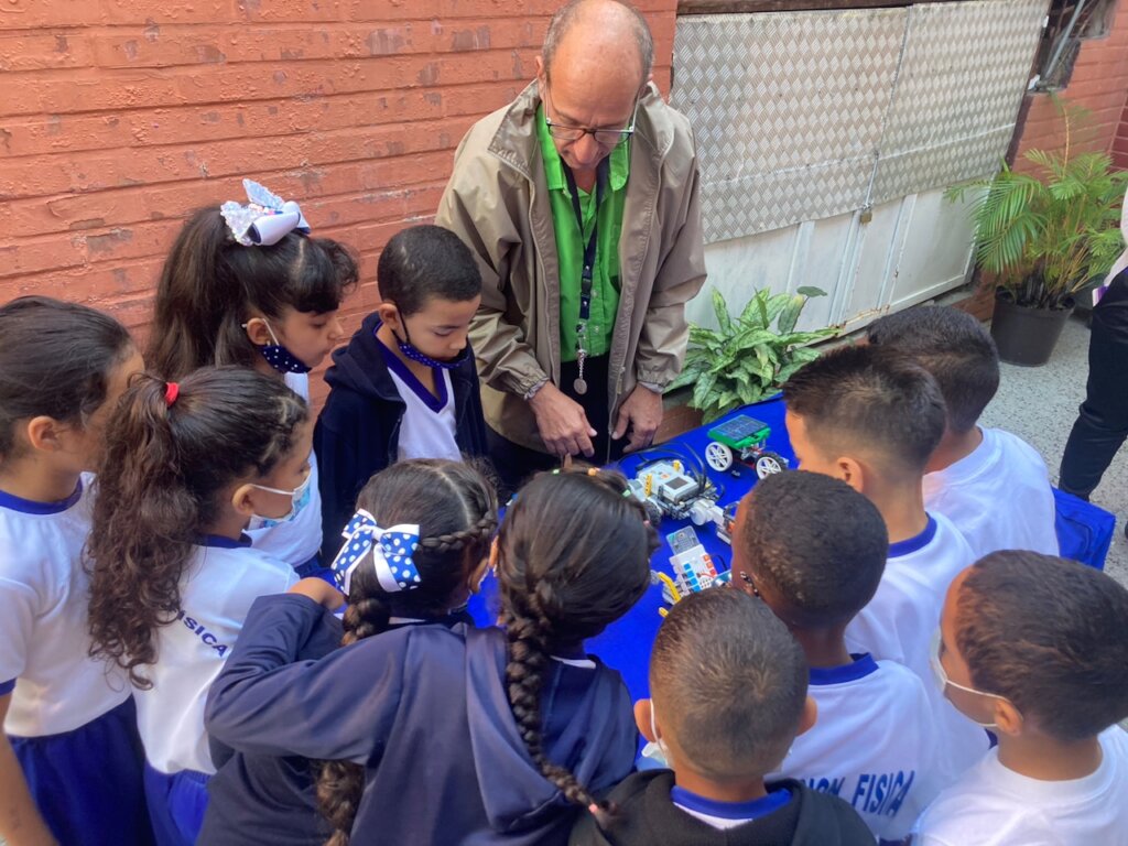 Empower Venezuelan Teachers with Innovative Skills - GlobalGiving