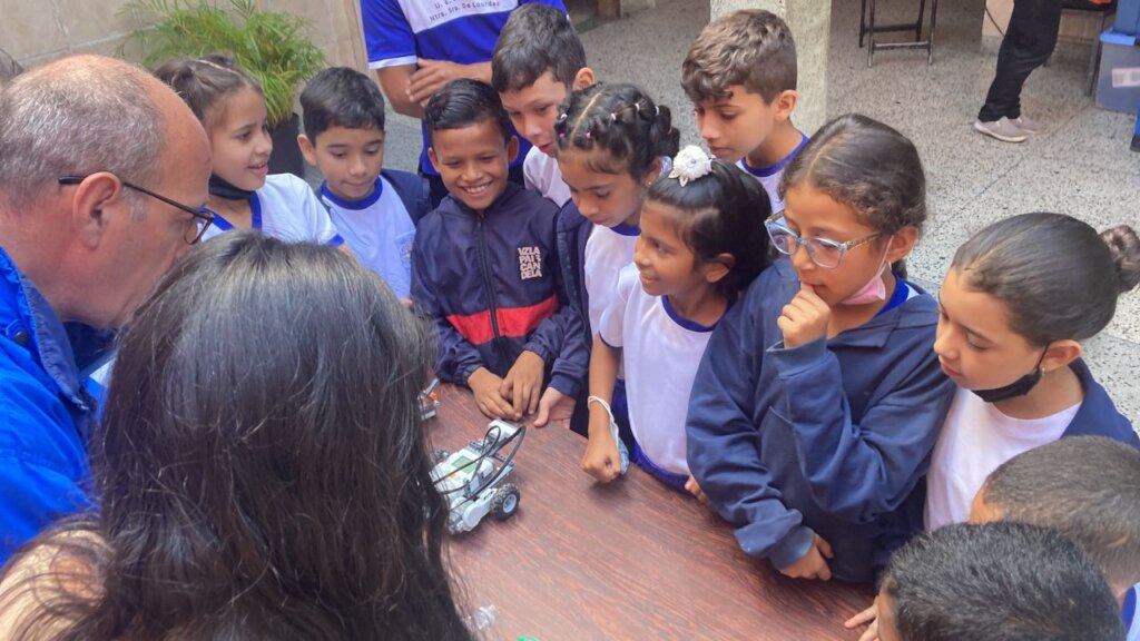 Empower Venezuelan Teachers with Innovative Skills - GlobalGiving