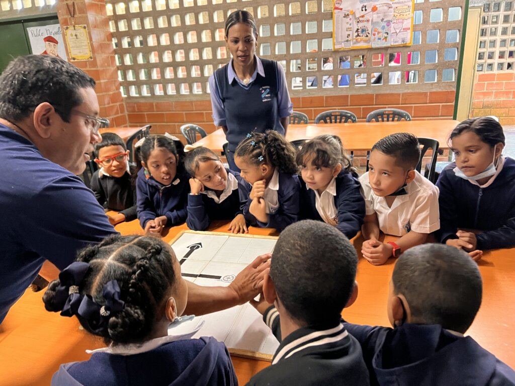 Empower Venezuelan Teachers with Innovative Skills - GlobalGiving