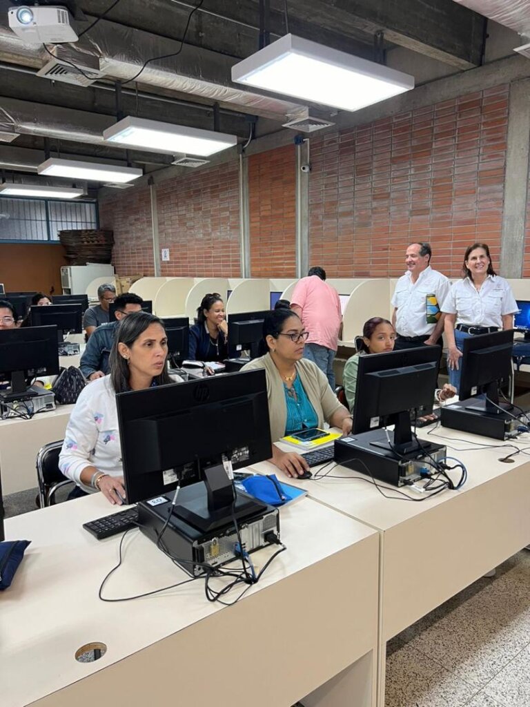 Empower Venezuelan Teachers with Innovative Skills - GlobalGiving