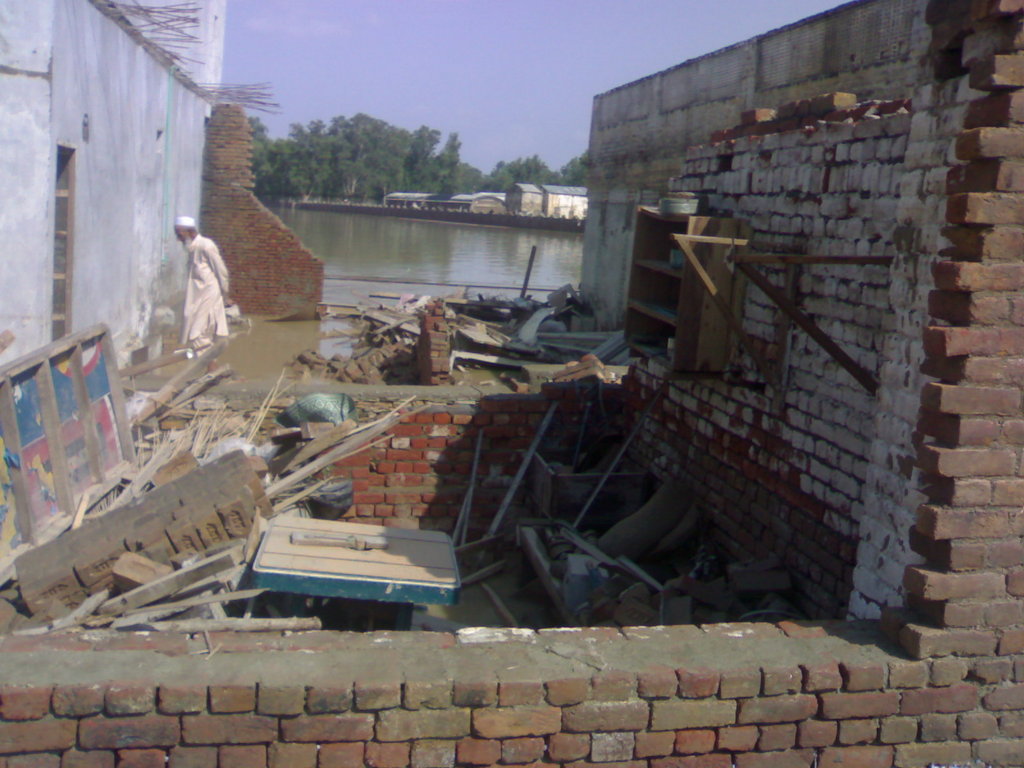 Give Health Services to Pakistan Flood Victims - GlobalGiving