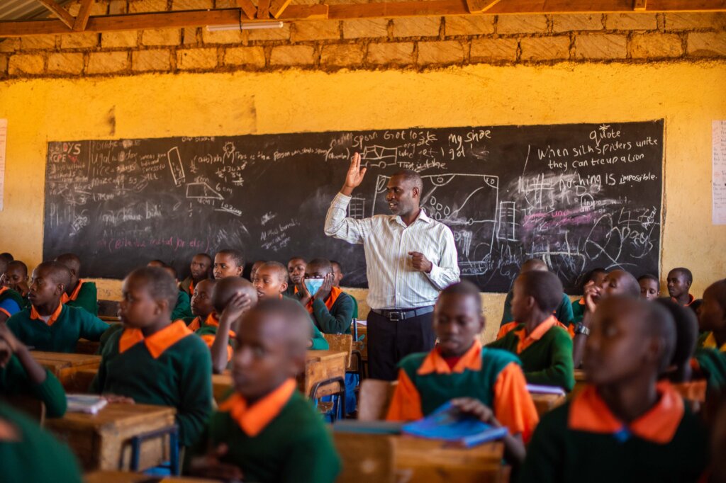 Angaza: Help a Kenyan Student Receive an Education - GlobalGiving