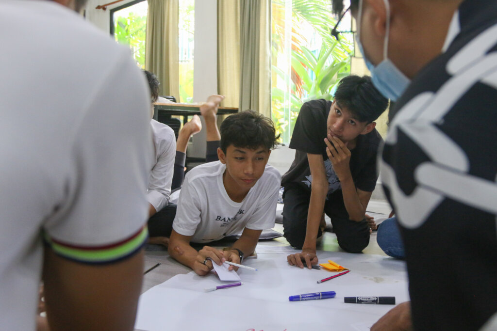 Support Growth Groups for 70 Urban Cambodian Youth - GlobalGiving
