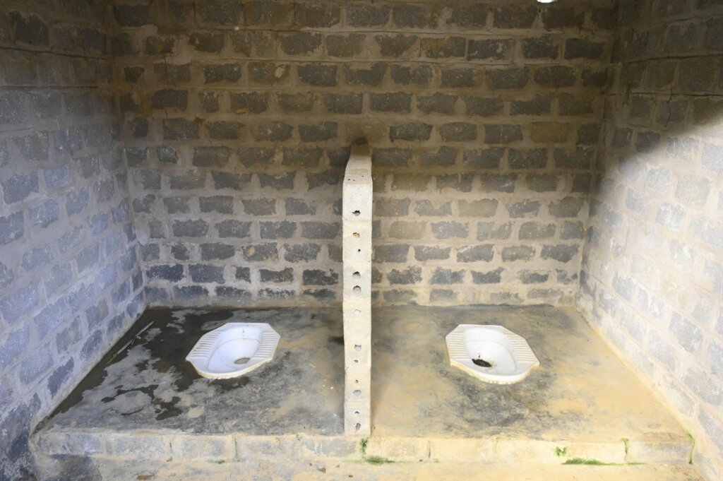 1,000 restrooms for underprivileged children - GlobalGiving