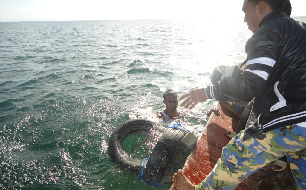 Reports on Community-Based Coral Reef Rehabilitation - GlobalGiving