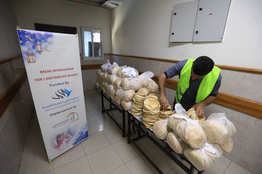 Bread Sponsorship For 1,000 Families In Gaza. - GlobalGiving