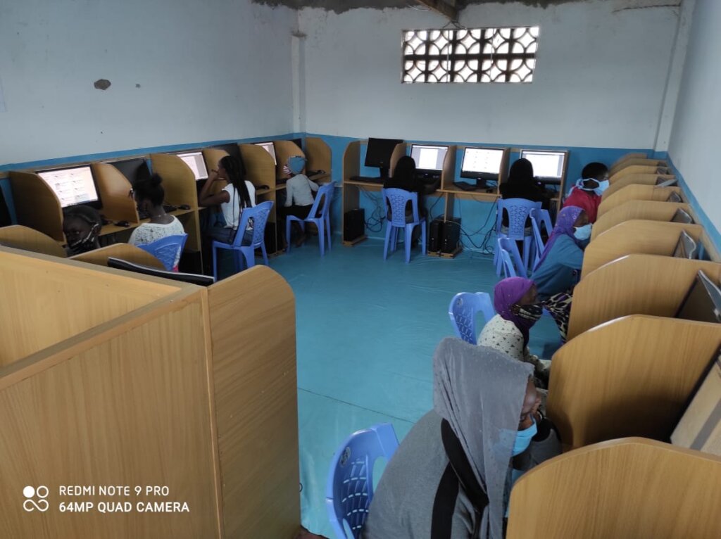 Digital library education lifeline in our slums - GlobalGiving